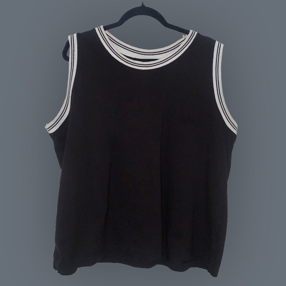 Jacque and Koko Together | Tops | Black Tank With White And Black ...